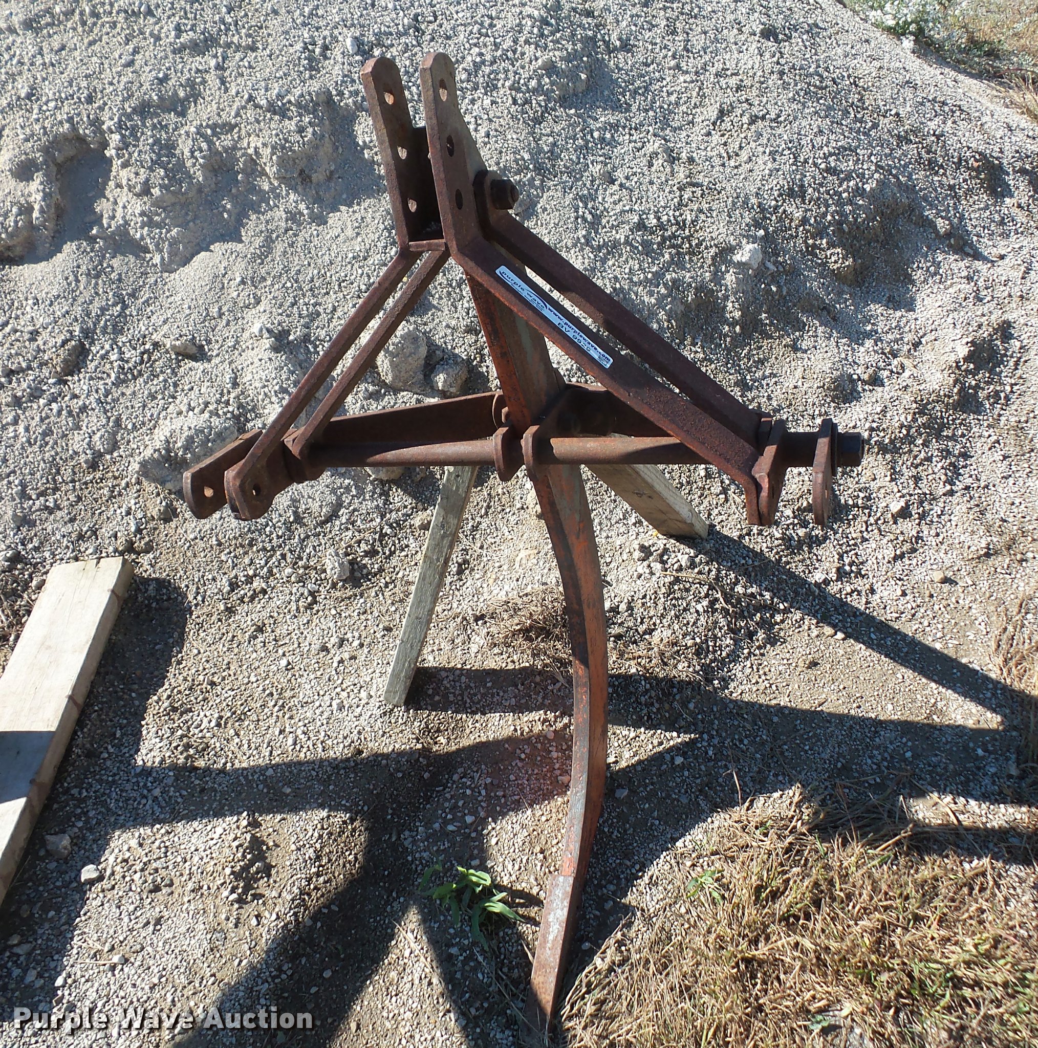 Single shank ripper in Paola, KS | Item BV9929 sold | Purple Wave