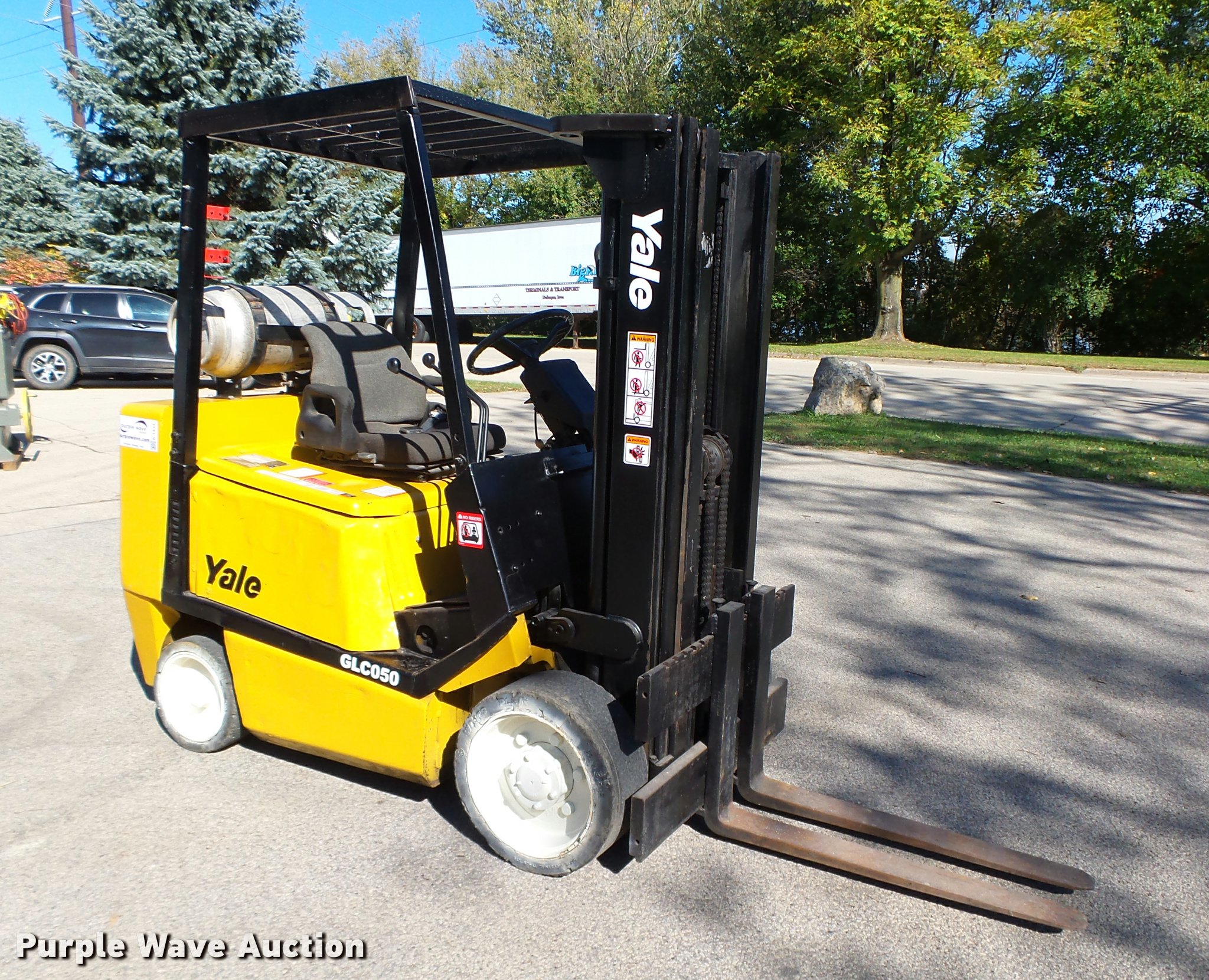 Yale GLC050 forklift in Dubuque, IA | Item K1431 sold | Purple Wave
