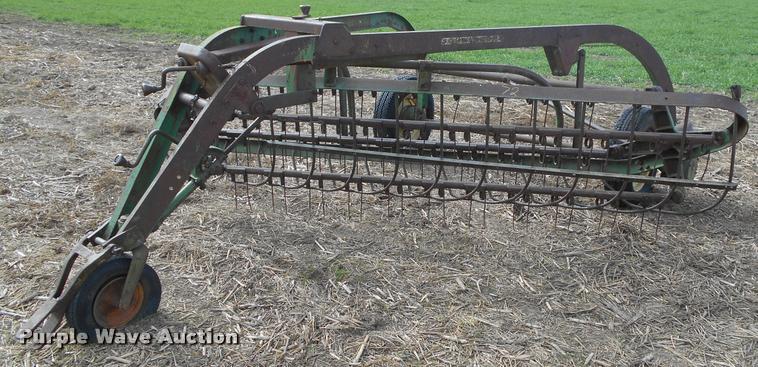 John Deere 851 hay rake in Kinsley, KS | Item DF9122 sold | Purple Wave