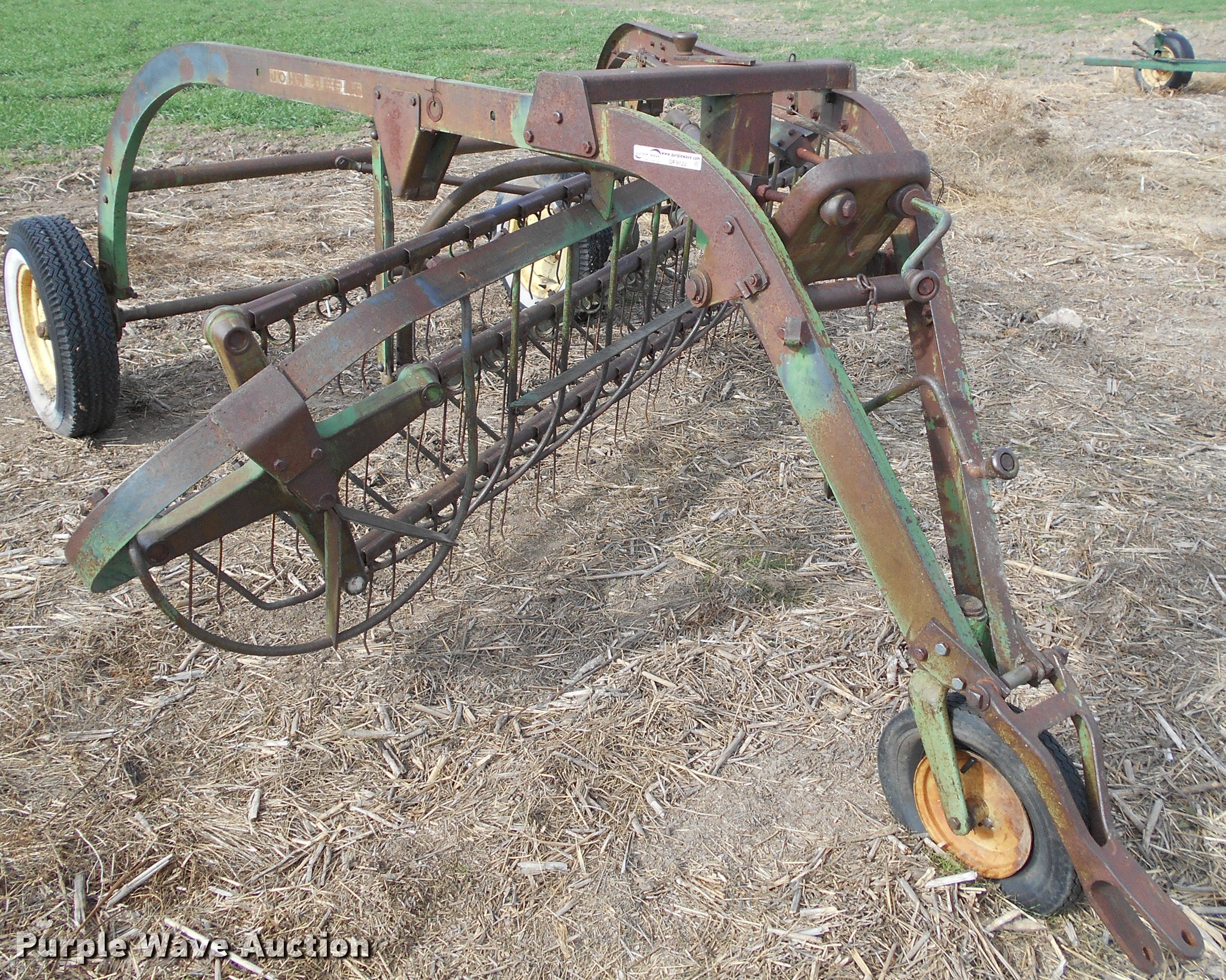 John Deere 851 hay rake in Kinsley, KS | Item DF9122 sold | Purple Wave