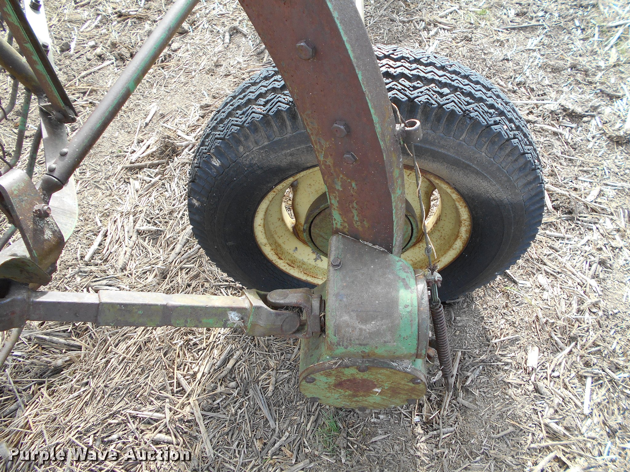 John Deere 851 hay rake in Kinsley, KS | Item DF9122 sold | Purple Wave