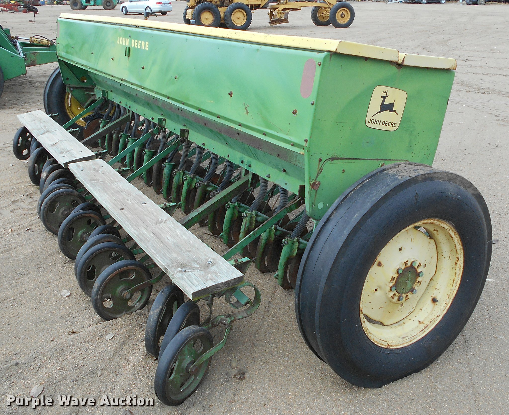 John Deere grain drill in Kinsley, KS | Item DF9136 sold | Purple Wave