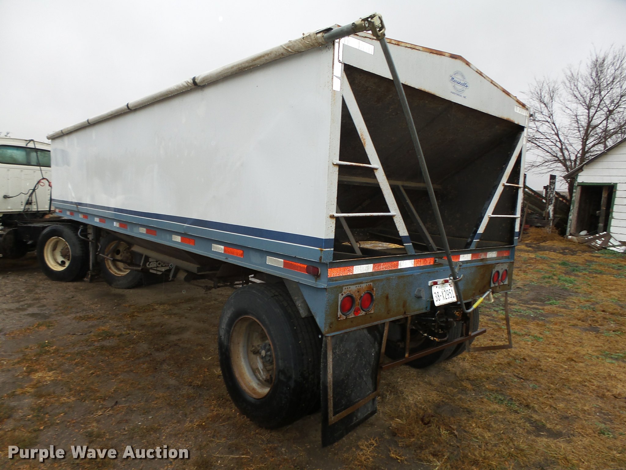 1992 Neville single hopper pup grain trailer in Beaver City, NE | Item ...