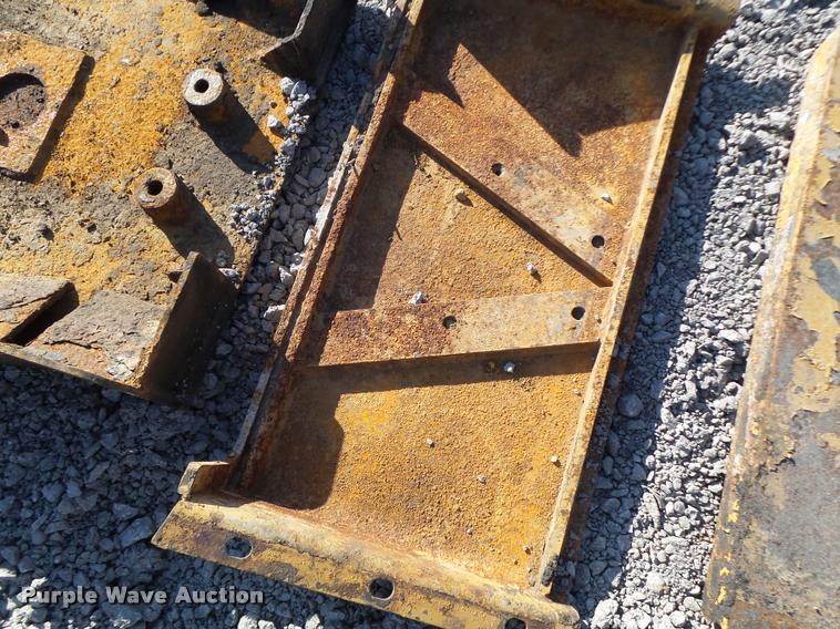 Caterpillar D4 dozer skid plates in Wheeling, MO | Item DA9255 sold ...