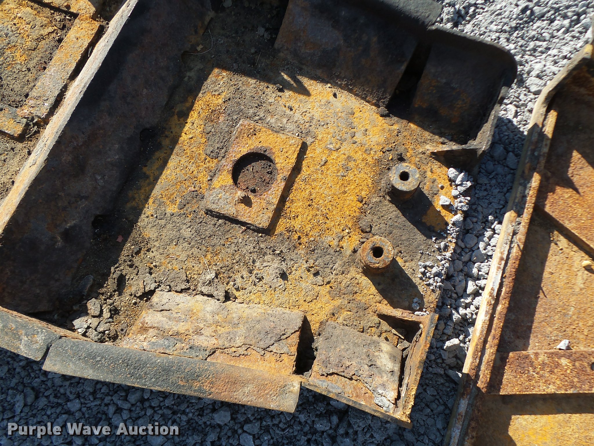 Caterpillar D4 dozer skid plates in Wheeling, MO | Item DA9255 sold ...