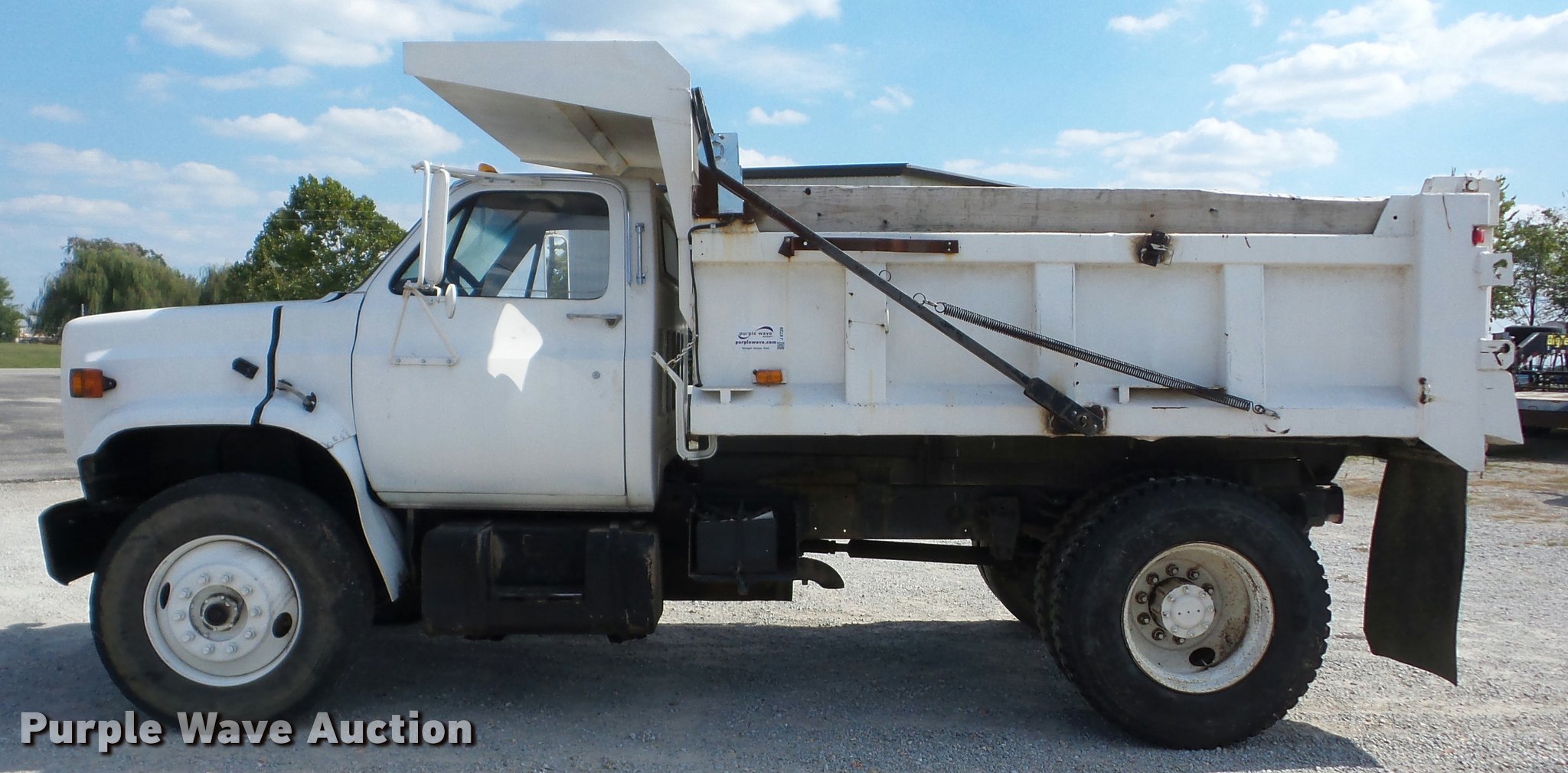 1988 GMC TopKick C70 dump truck in Grove, OK | Item J8728 sold | Purple Wave