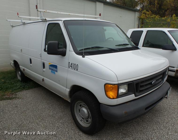 2004 Ford E150 van in Des Moines, IA | Item K1404 sold | Purple Wave