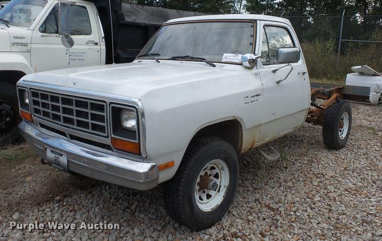 1984 Dodge W250 pickup truck cab and chassis in Butler, MO | Item L4293 ...