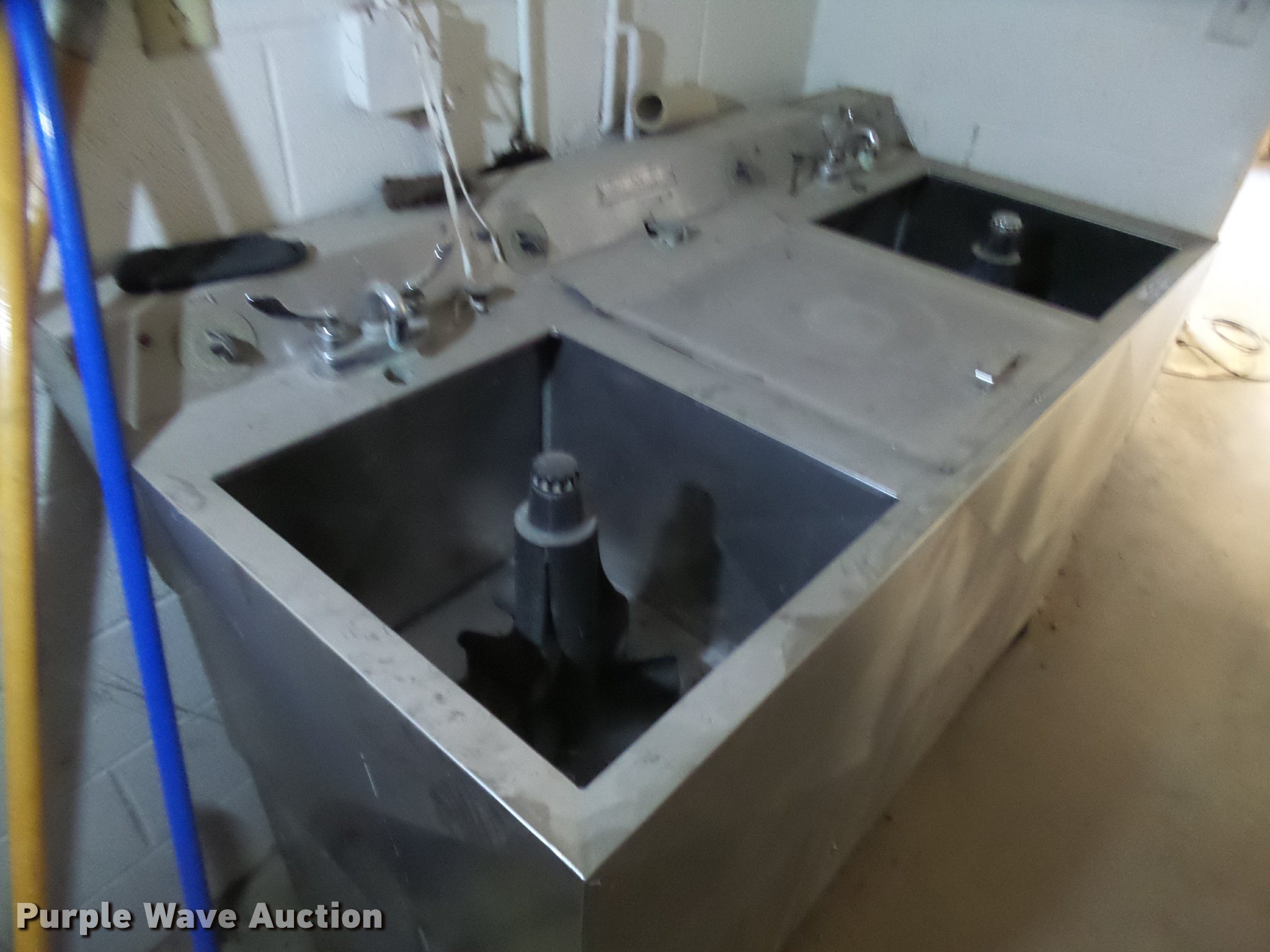 Unimac 202 stainless steel three tub washer in Arkansas City, KS | Item ...