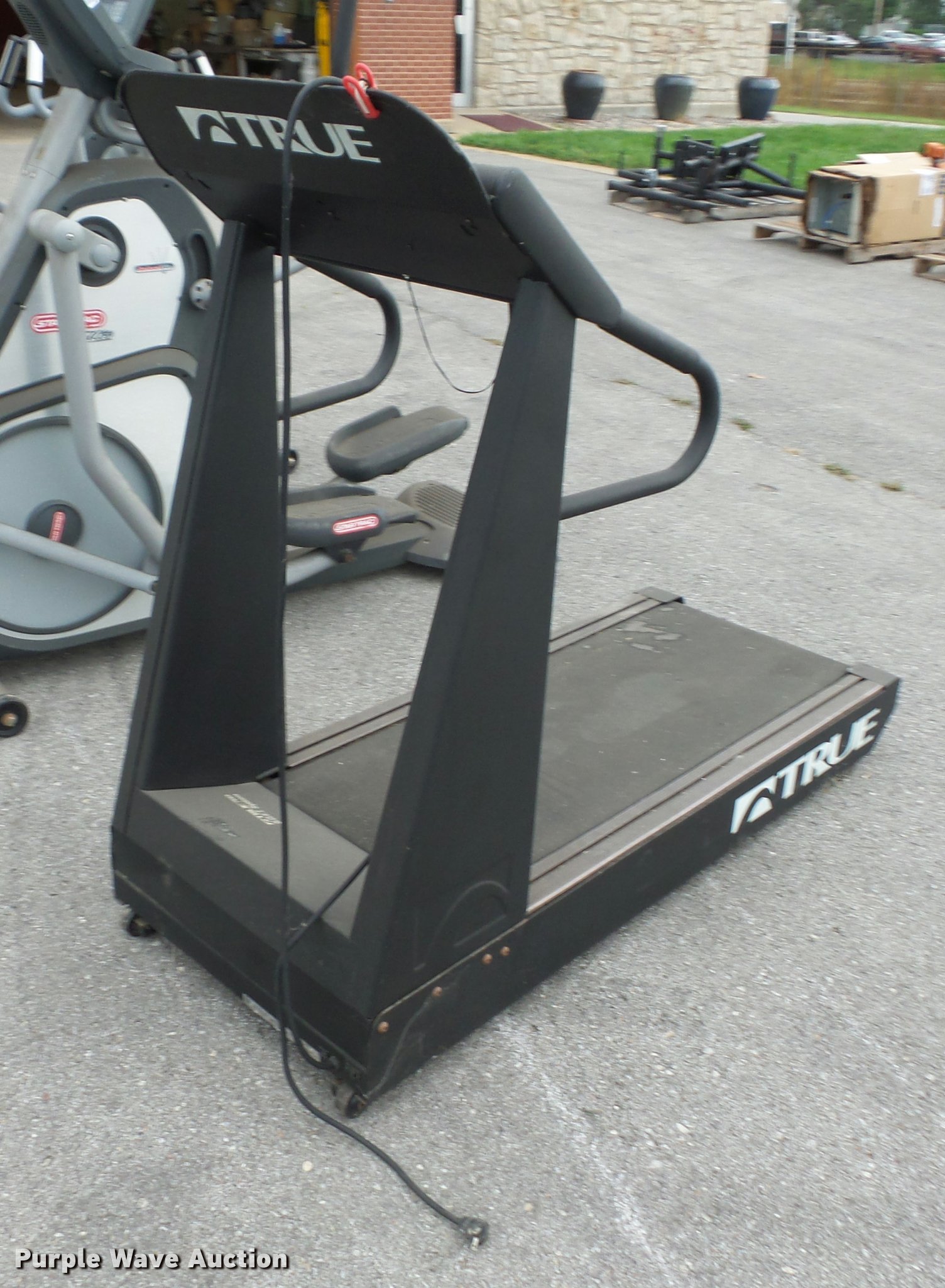 True 700 soft system treadmill in North Kansas City, MO | Item BG9692 ...