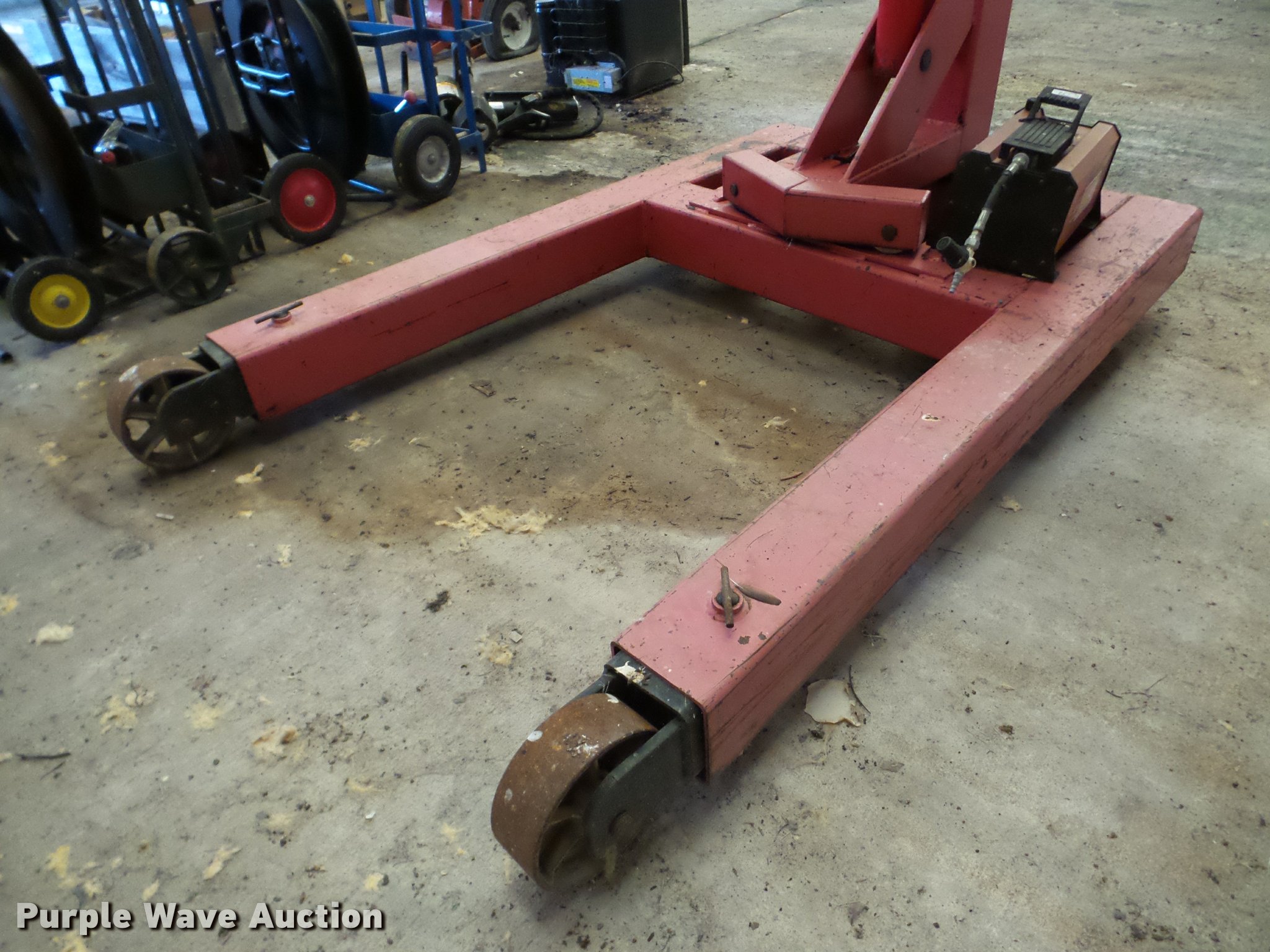 Norco engine hoist in Salina, KS | Item BR9054 sold | Purple Wave