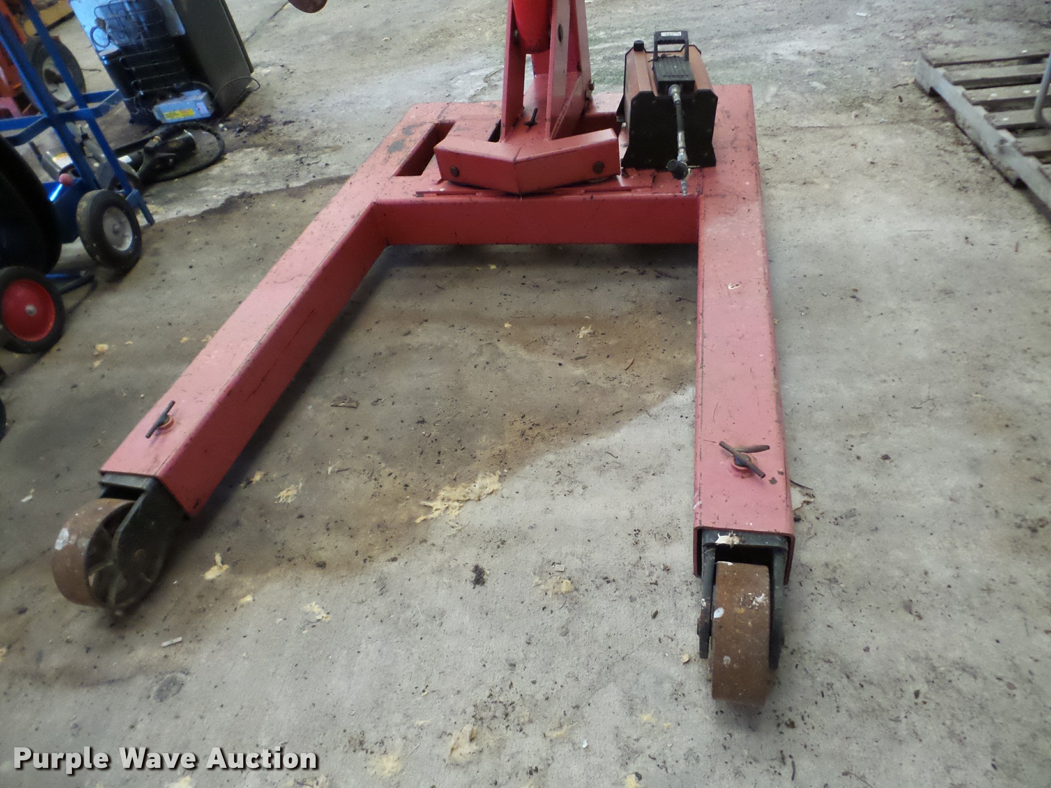 Norco engine hoist in Salina, KS | Item BR9054 sold | Purple Wave