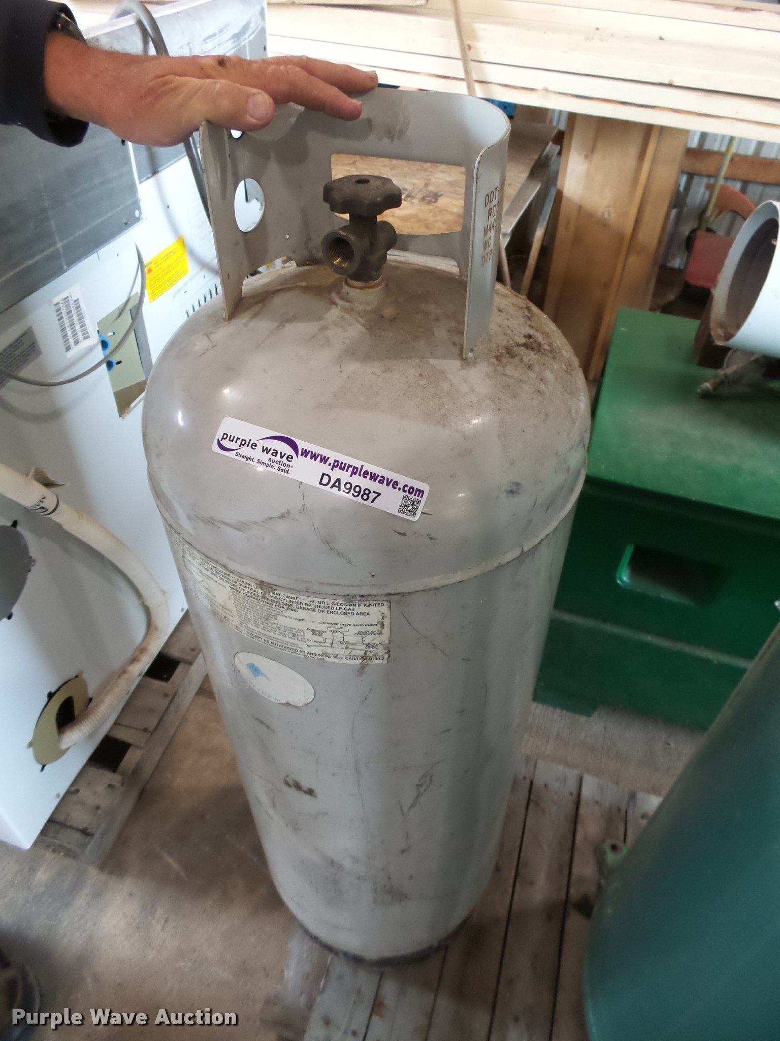 Propane tank in Goddard, KS | Item DA9987 sold | Purple Wave