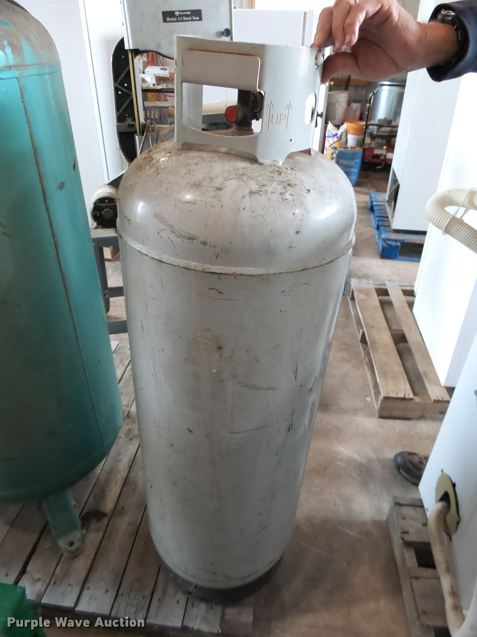 Propane tank in Goddard, KS | Item DA9987 sold | Purple Wave