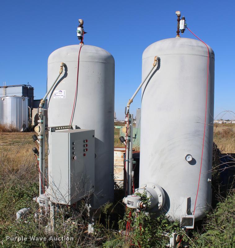 (2) Morfab Manufacturing vertical steel tanks in Dimmitt, TX | Item ...