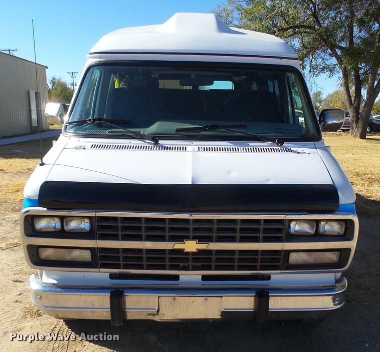 1994 Chevrolet G20 van in Hugoton, KS | Item DB1750 sold | Purple Wave