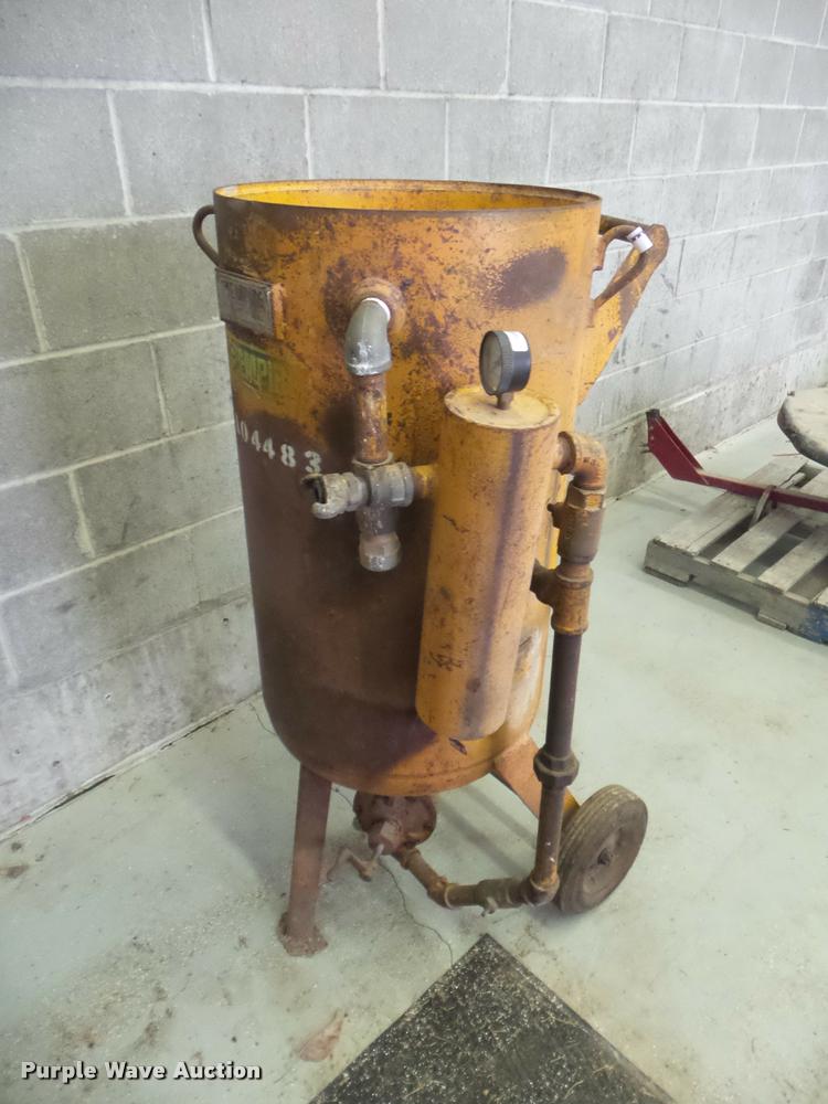 Empire sand blaster in Lee's Summit, MO | Item AP9563 sold | Purple Wave