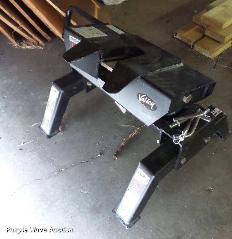 Power Pull Extreme fifth wheel hitch in Urich, MO | Item AX9044 sold ...