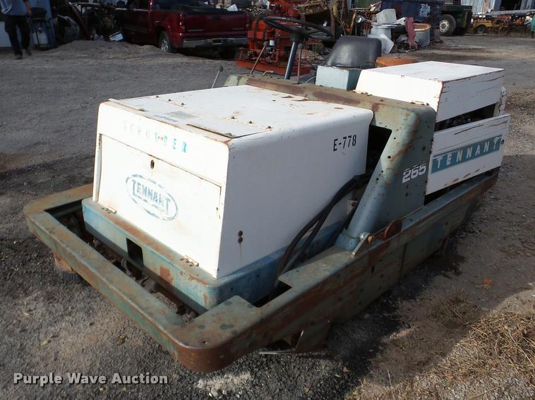 Tennant 265 street sweeper in Drumright, OK | Item BR9015 sold | Purple ...