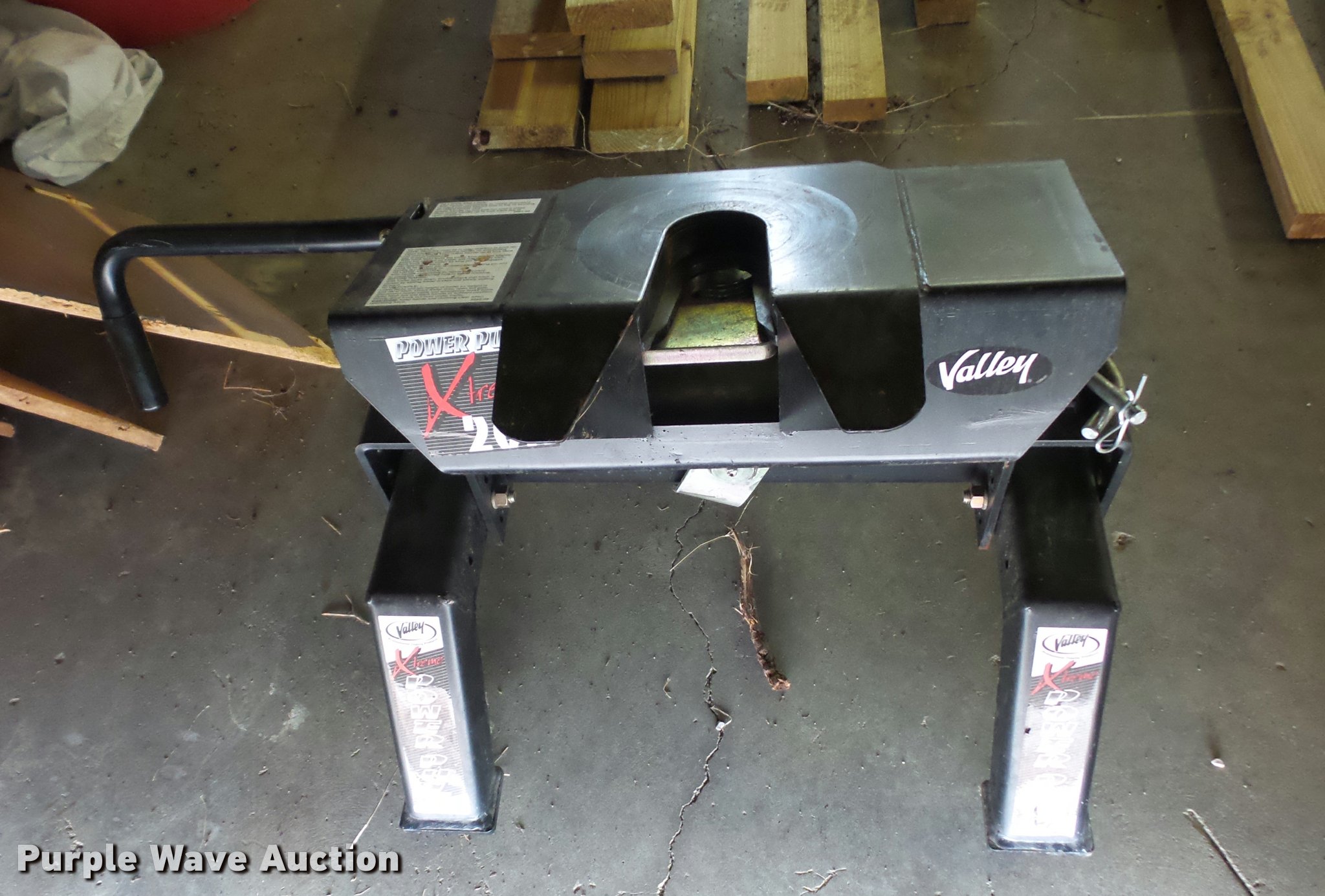 Power Pull Extreme fifth wheel hitch in Urich, MO | Item AX9044 sold ...