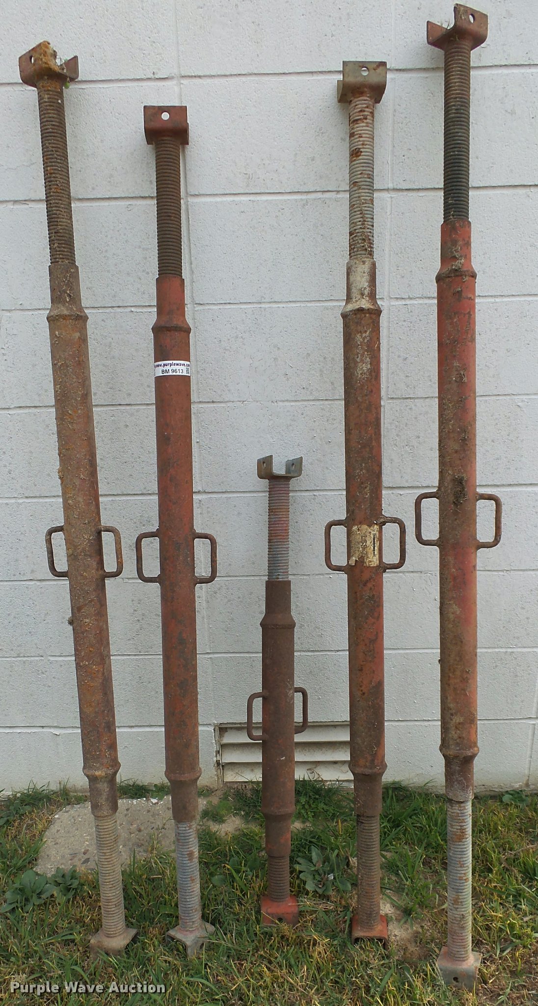 (5) trench shoring jacks in Pine Bluff, AR | Item BM9613 sold | Purple Wave