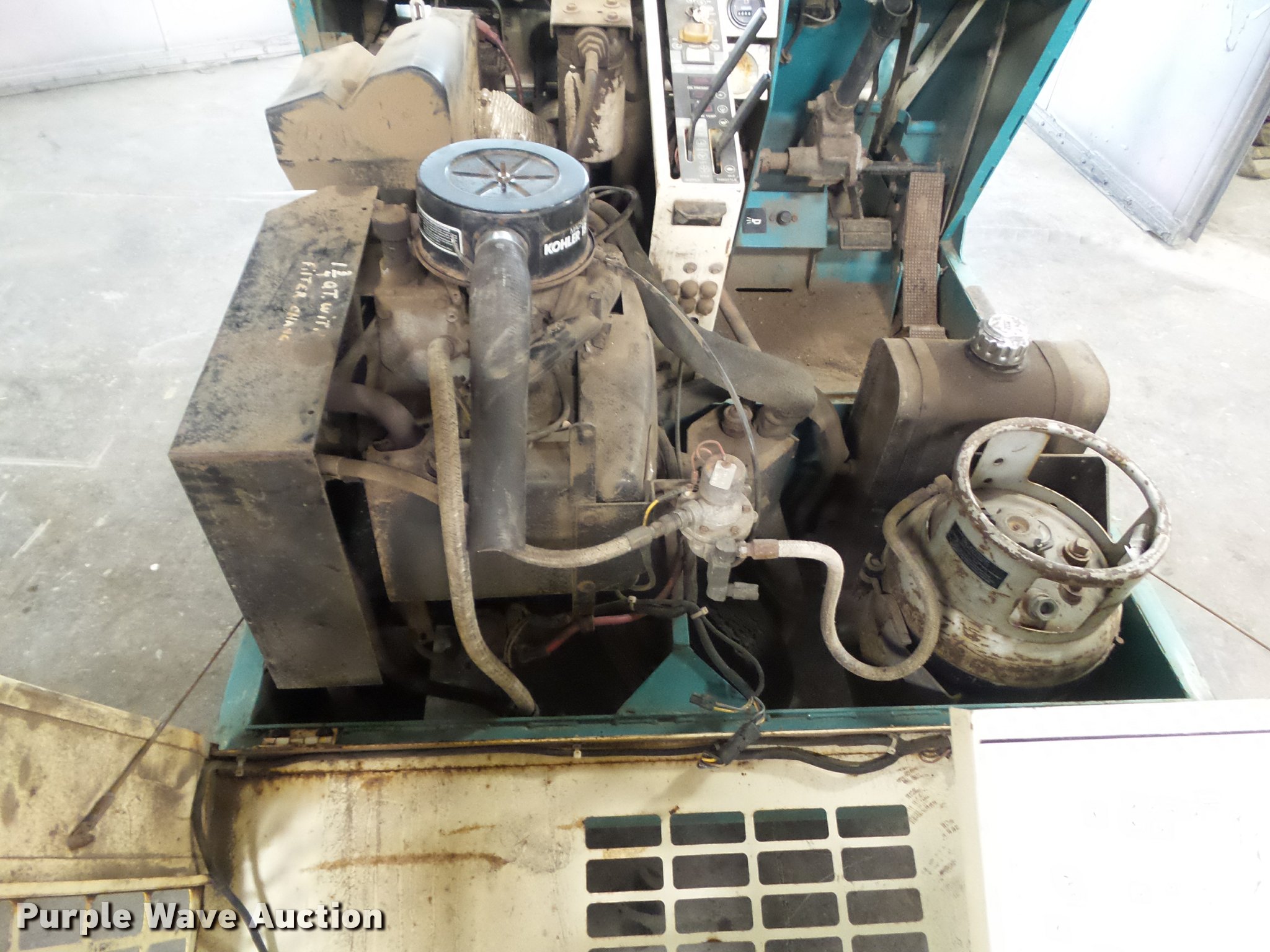 Tennant 235 sweeper in Centerville, IA | Item BZ9971 sold | Purple Wave