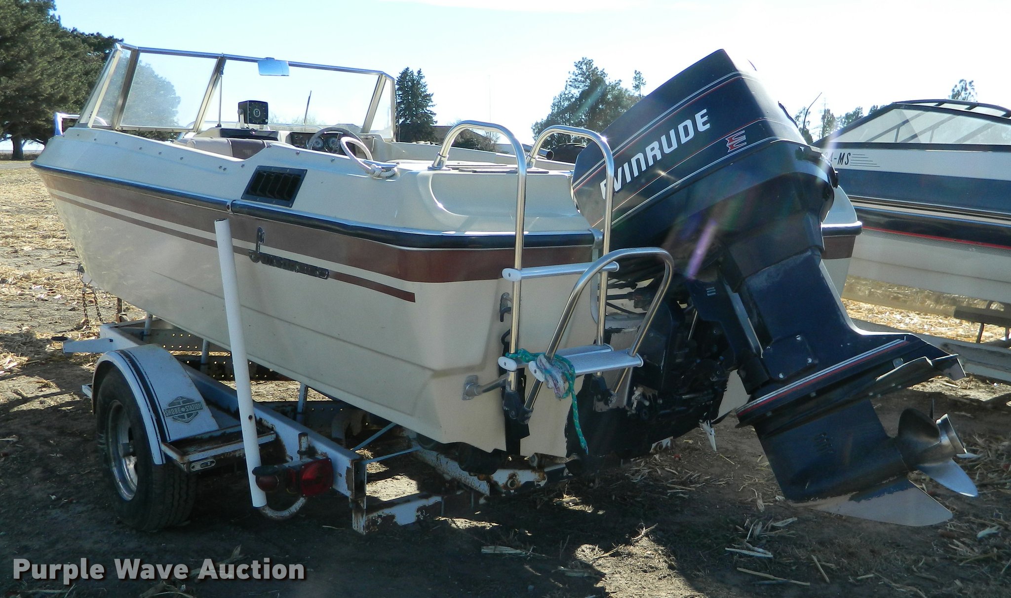 1977 Larson fiberglass V-bottom boat in Oakley, KS | Item J5050 sold ...