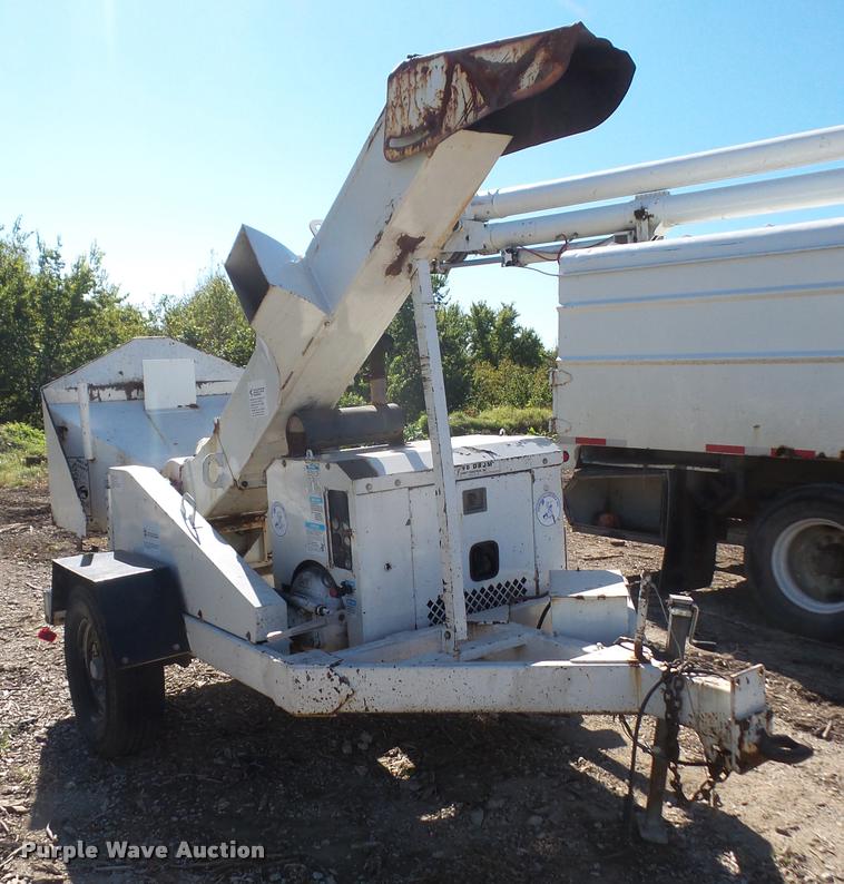 Bandit 1290 wood chipper in Topeka, KS | Item DA3964 sold | Purple Wave