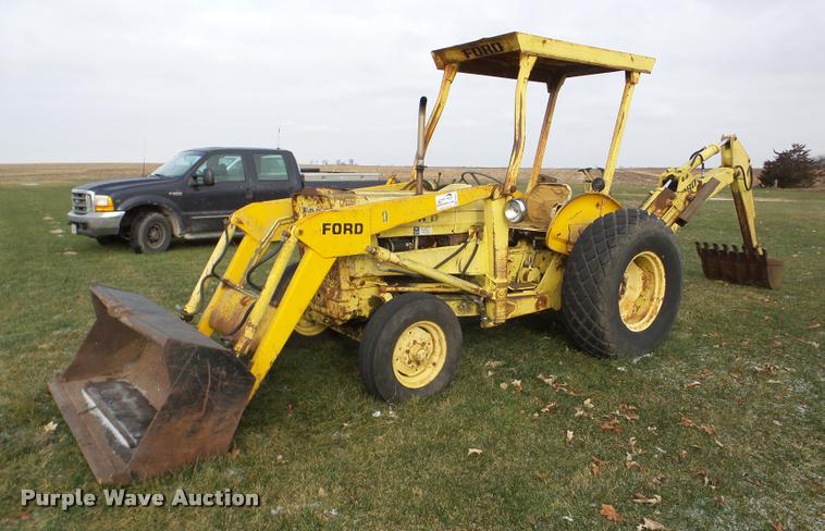 1975 Ford 3550 backhoe in Cissna Park, IL | Item DB5371 sold | Purple Wave