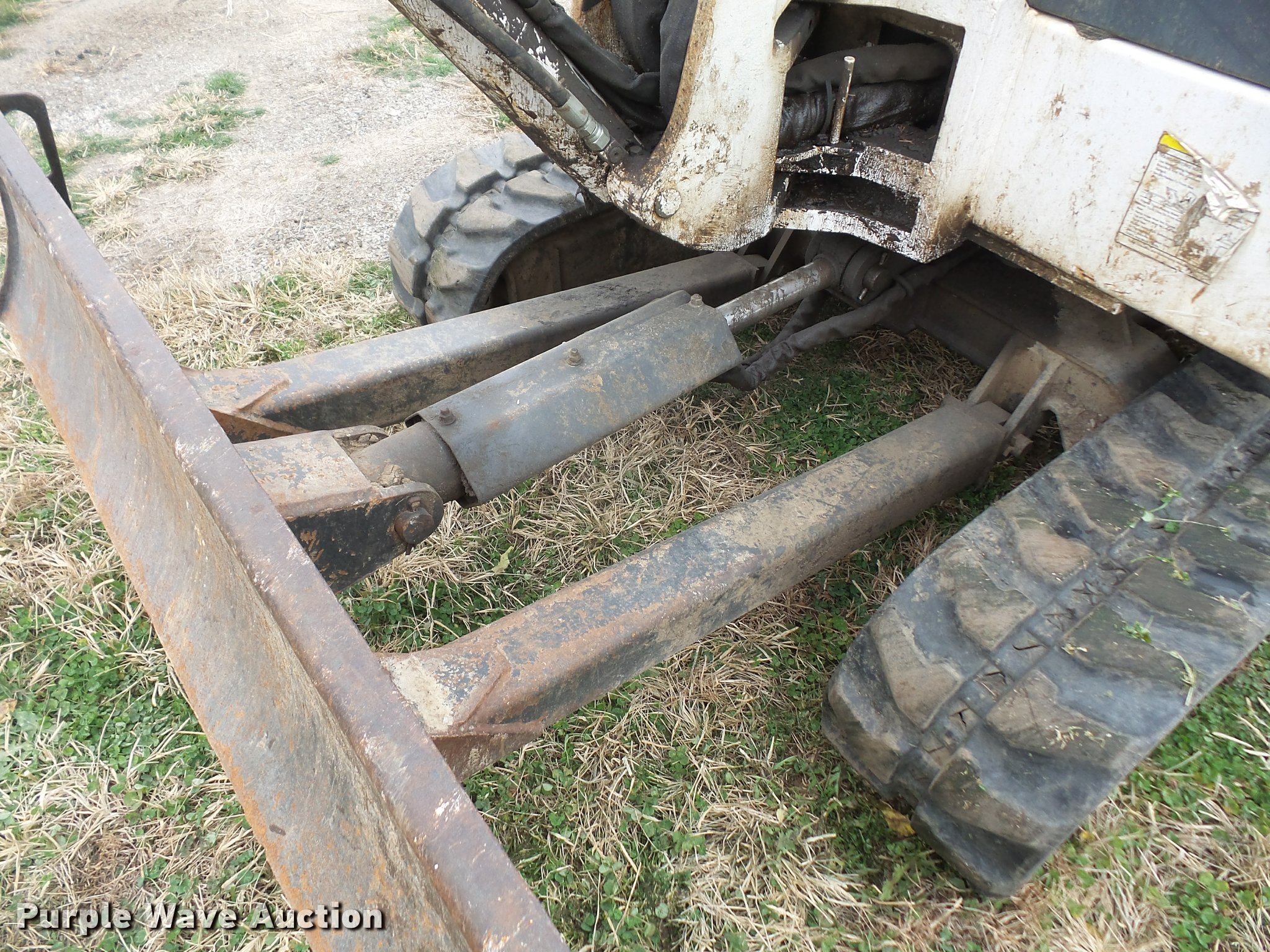 1998 Bobcat X331 compact excavator in Rushville, MO | Item DA3836 sold ...