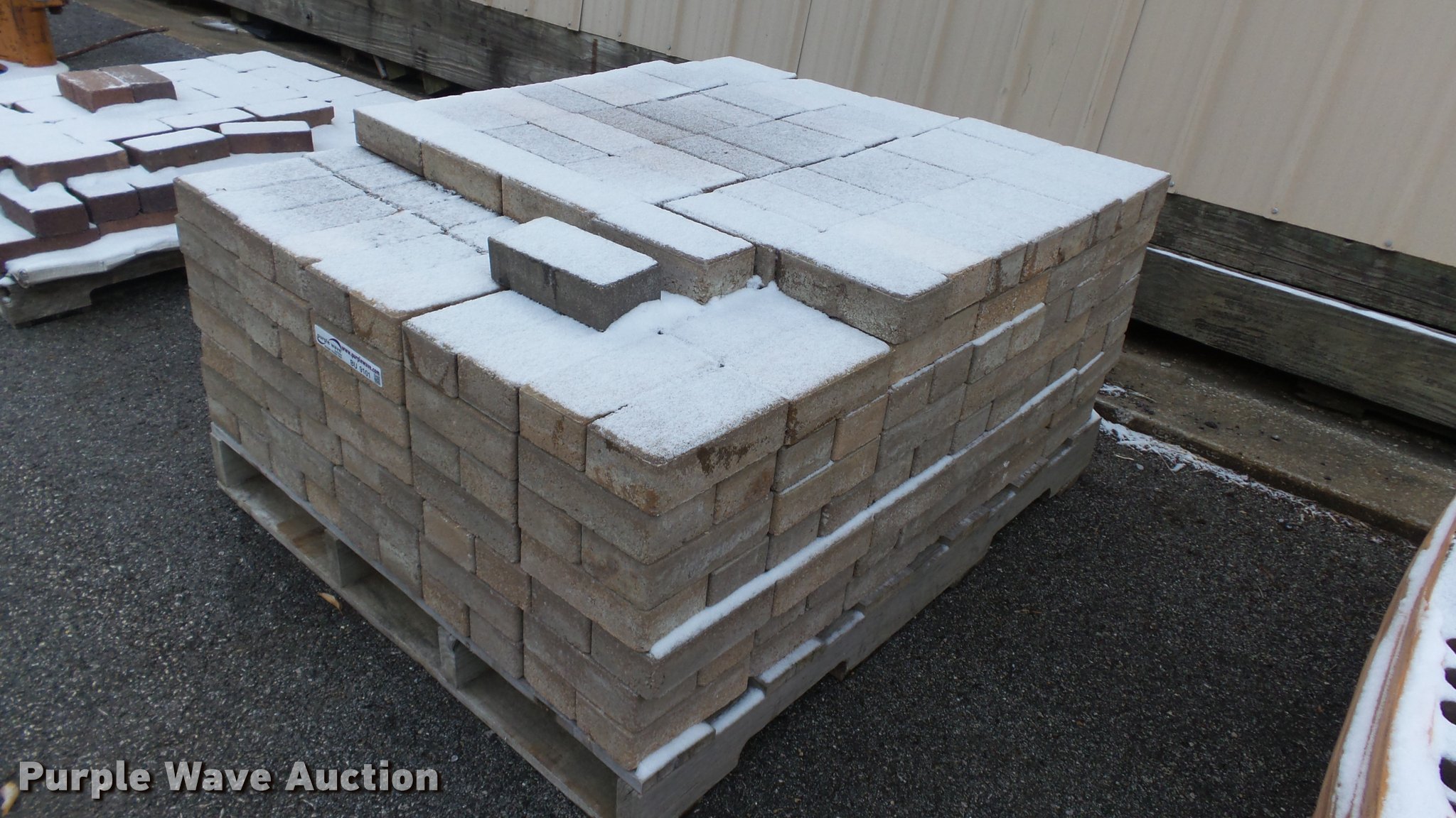Approximately 465 bricks in Overland Park, KS | Item BU9101 sold ...