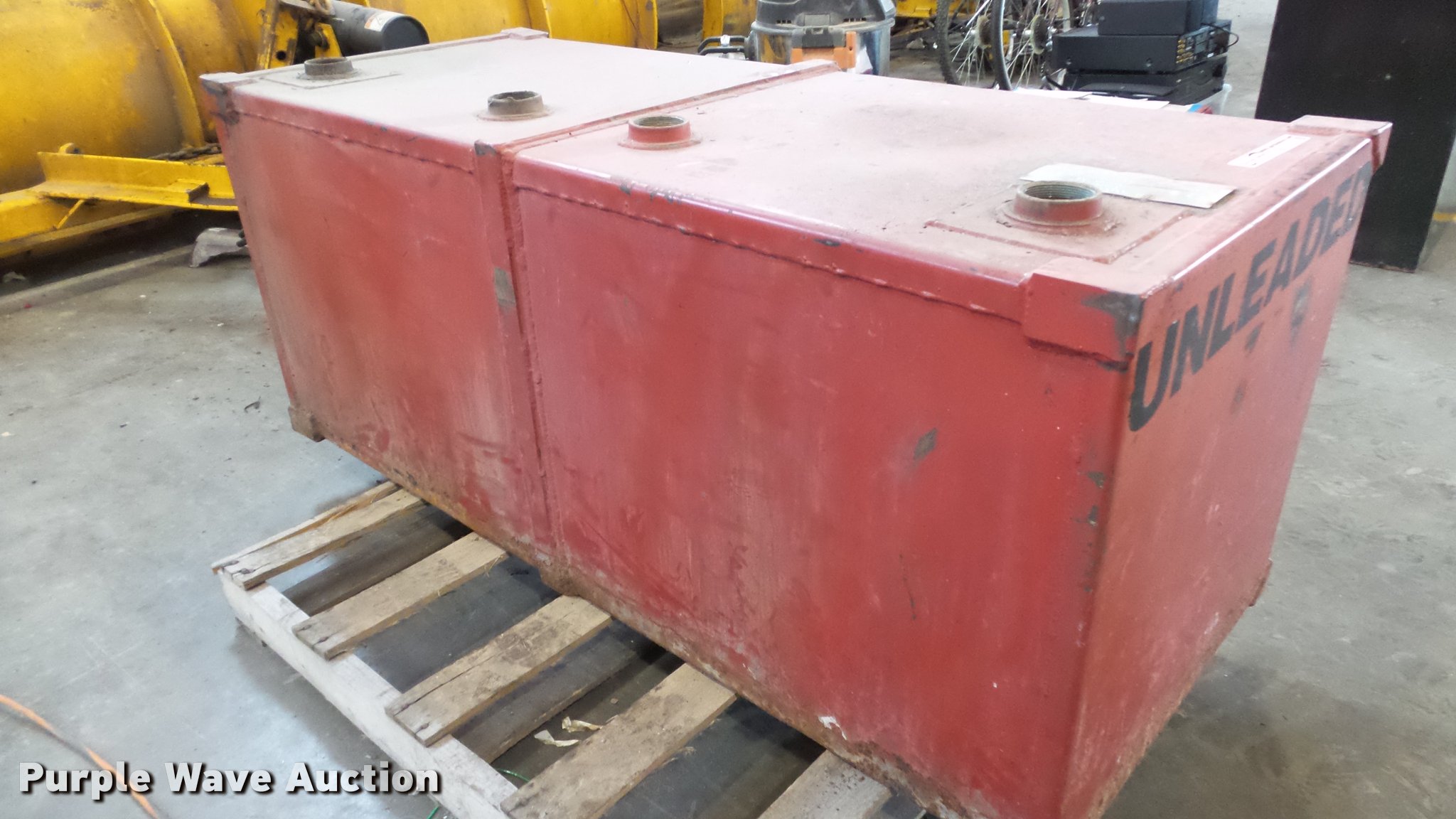 Two compartment fuel tank in Merriam, KS | Item BU9122 sold | Purple Wave