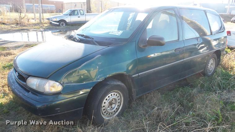 1995 Ford Windstar van in Wichita, KS | Item DA2157 sold | Purple Wave