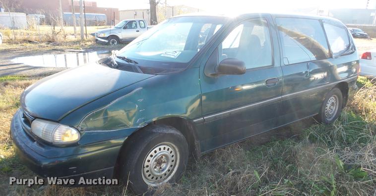 1995 Ford Windstar van in Wichita, KS | Item DA2157 sold | Purple Wave