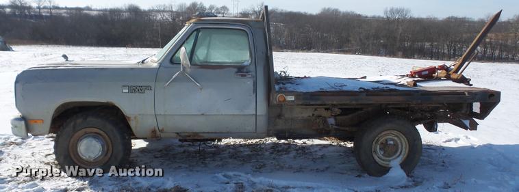 1986 Dodge W250 flatbed pickup truck in Leavenworth, KS | Item DB2859 ...