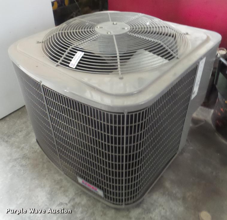 Heil AC unit in Wichita, KS | Item DG9284 sold | Purple Wave