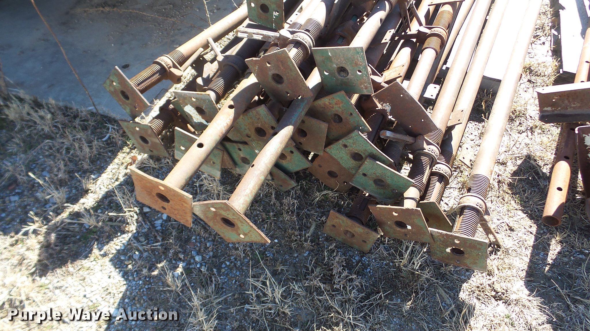 (20) steel shores in Wichita, KS | Item AT9704 sold | Purple Wave