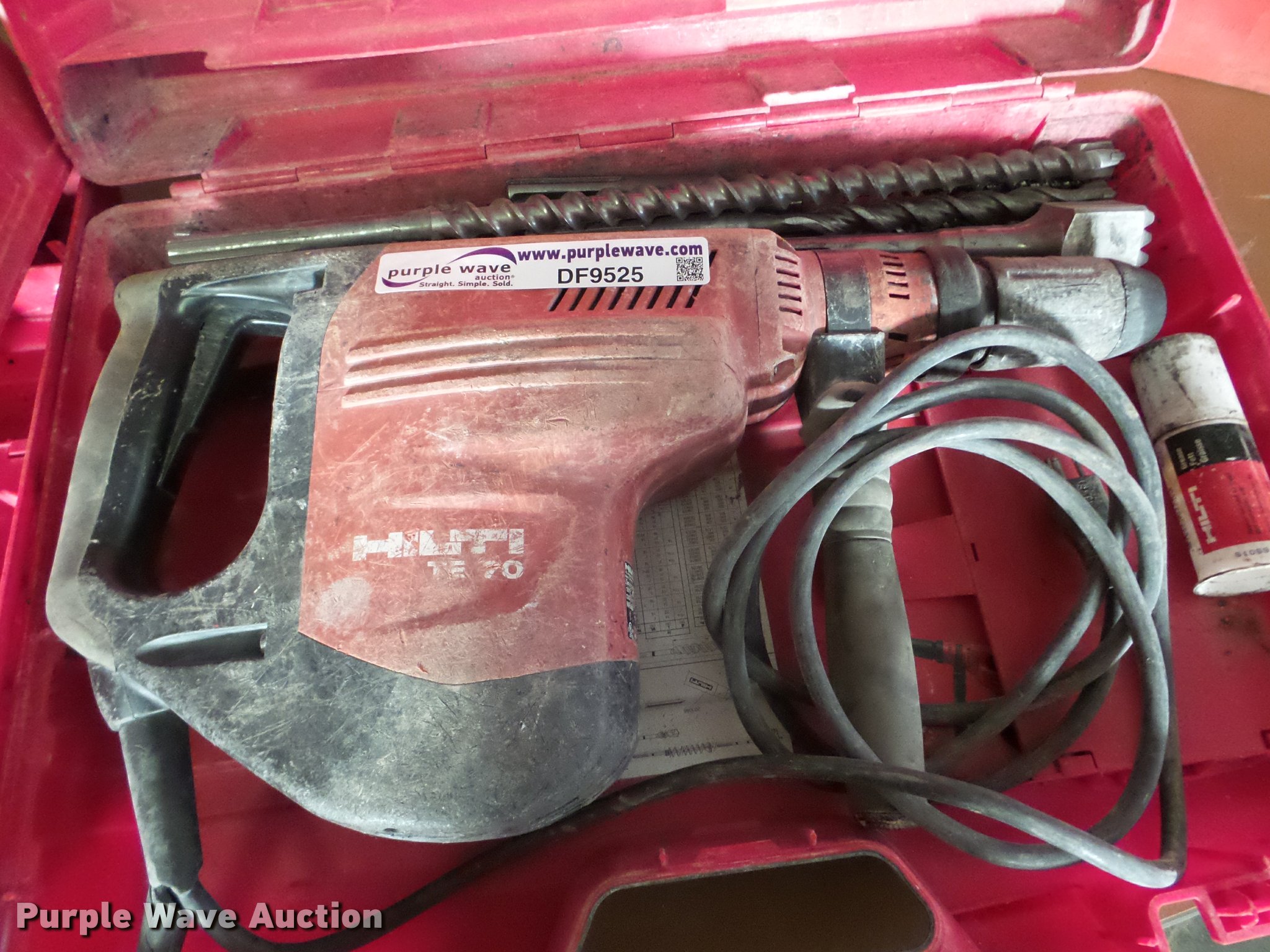 Hilti TE70 combihammer in Wichita, KS | Item DF9525 sold | Purple Wave