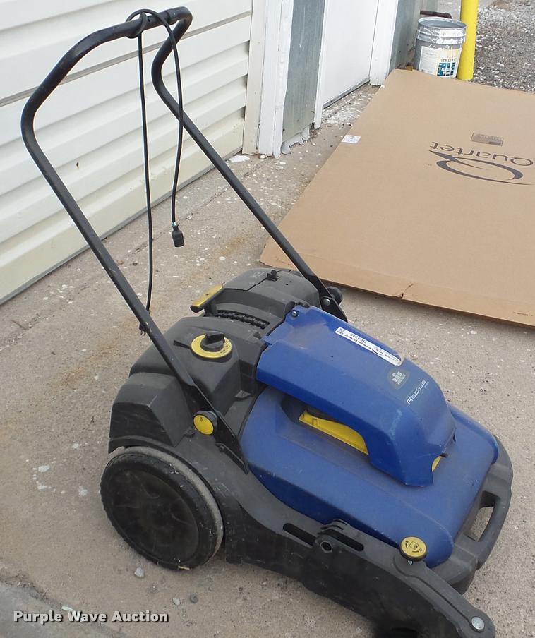 Windsor Radius 280 sweeper in Hutchinson, KS | Item DF9249 sold ...