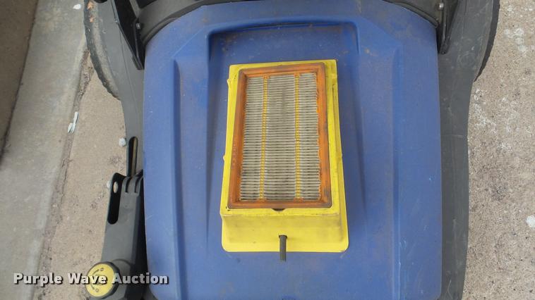 Windsor Radius 280 sweeper in Hutchinson, KS | Item DF9249 sold ...