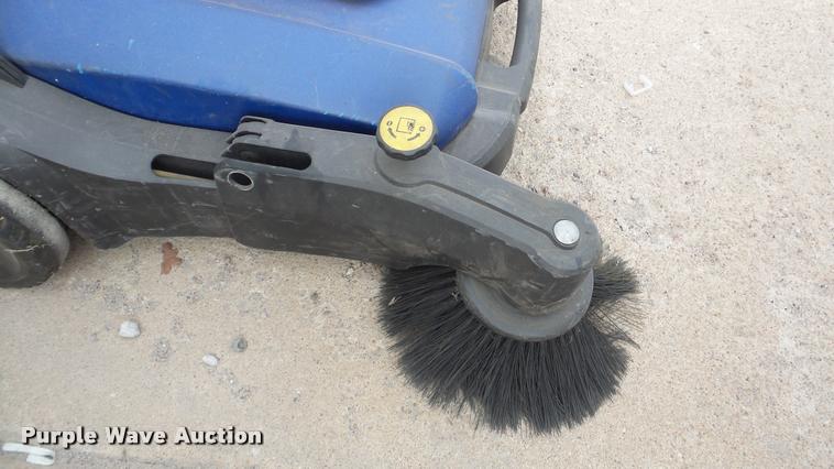 Windsor Radius 280 sweeper in Hutchinson, KS | Item DF9249 sold ...