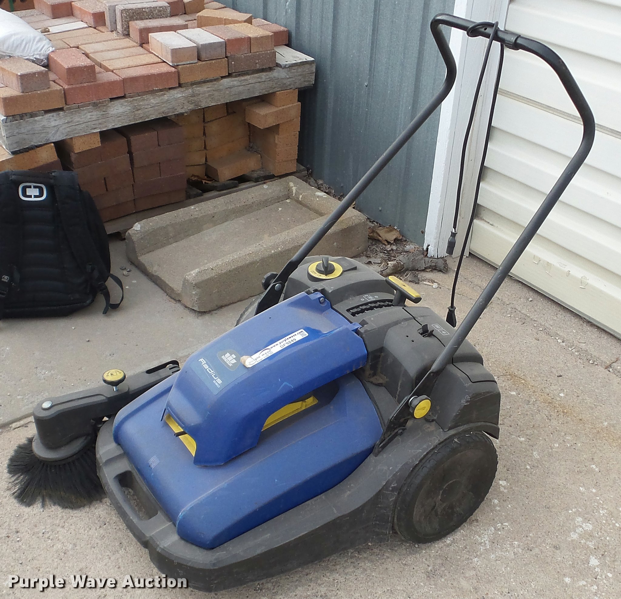 Windsor Radius 280 sweeper in Hutchinson, KS | Item DF9249 sold ...