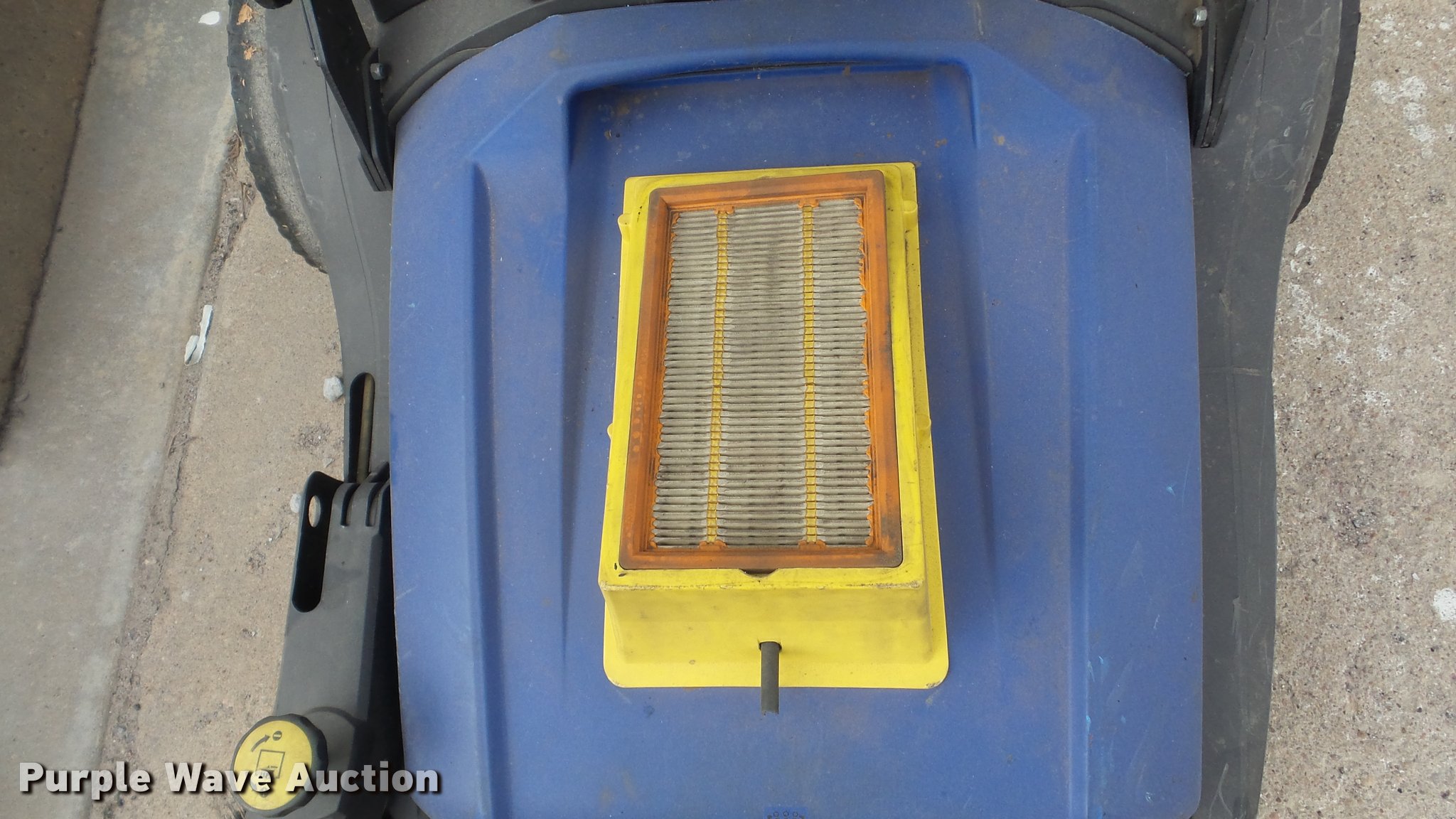 Windsor Radius 280 sweeper in Hutchinson, KS | Item DF9249 sold ...