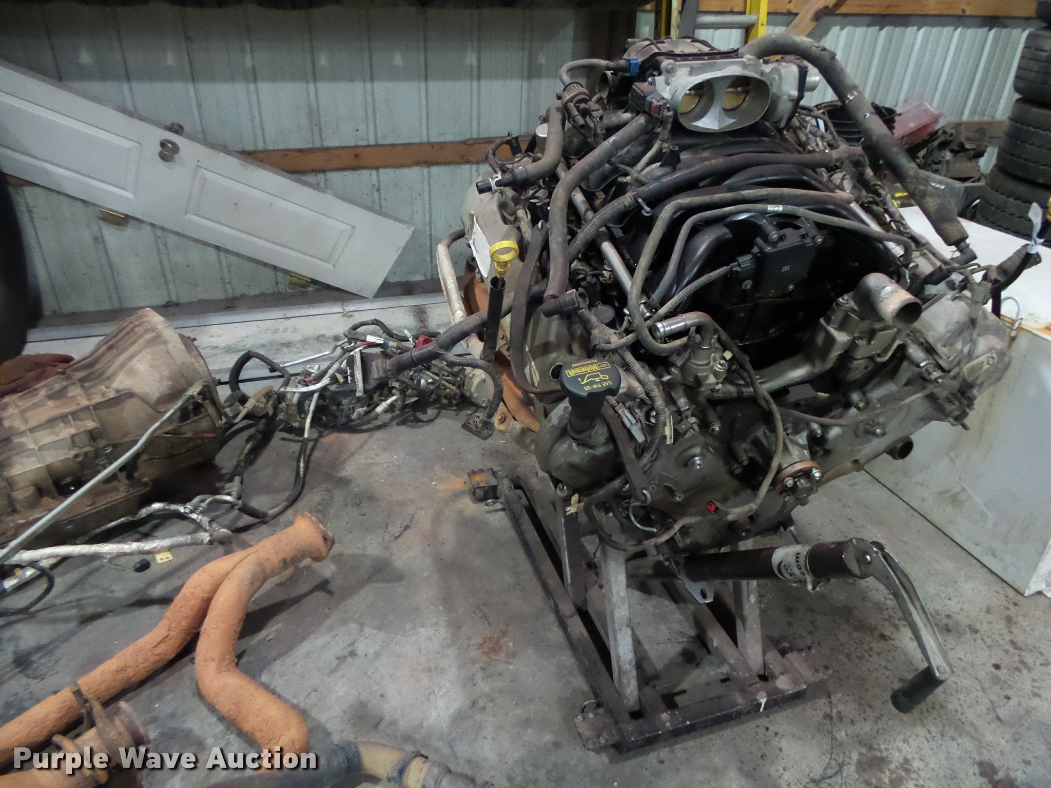 Ford 6.8L V10 gas engine in Lebanon, MO | Item BM9520 sold | Purple Wave