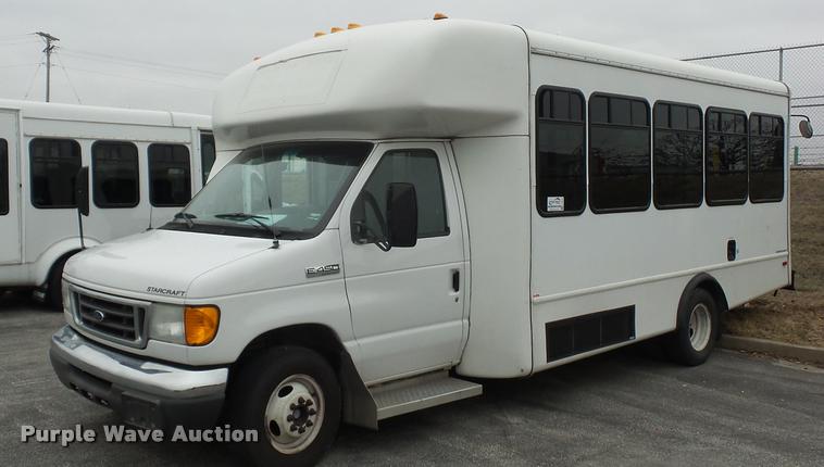 2006 Ford Econoline E450 shuttle bus in Bridgeton, MO | Item L4512 sold ...