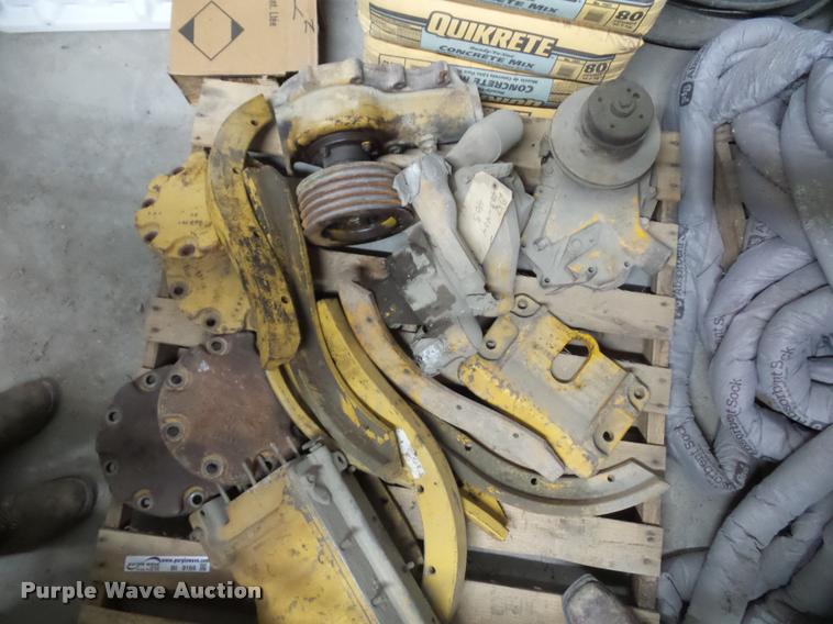 Caterpillar dozer parts in Kansas City, MO | Item BI9169 sold | Purple Wave