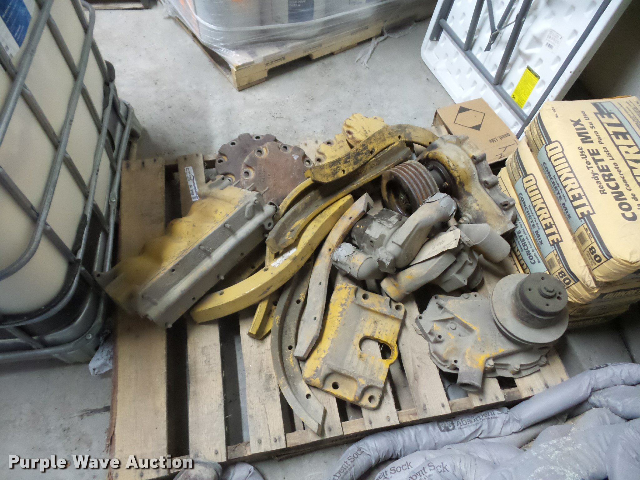 Caterpillar dozer parts in Kansas City, MO | Item BI9169 sold | Purple Wave