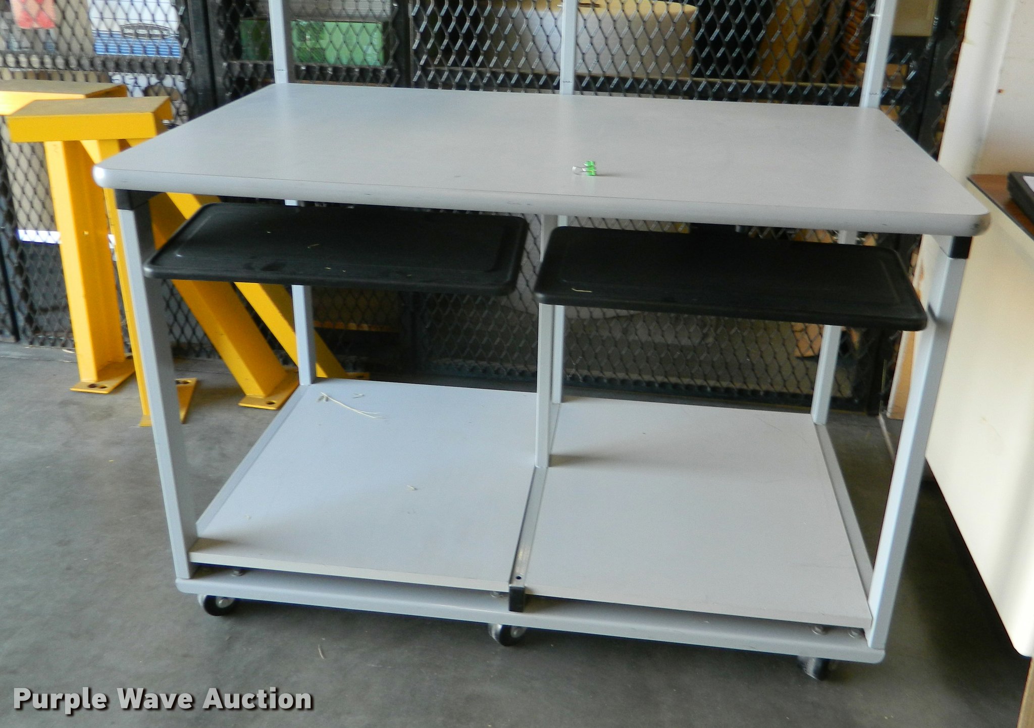 Computer/server work station in Ellsworth, KS | Item BQ9778 sold ...