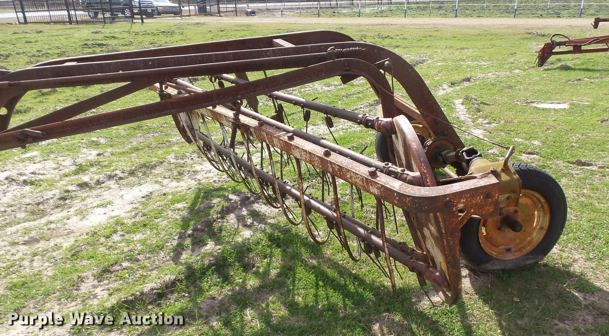International hay rake in Ennis, TX | Item DE9519 sold | Purple Wave