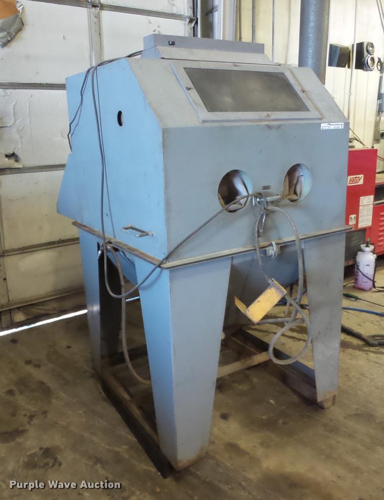 Bead blasting cabinet in Greenwood, MO | Item AX9295 sold | Purple Wave